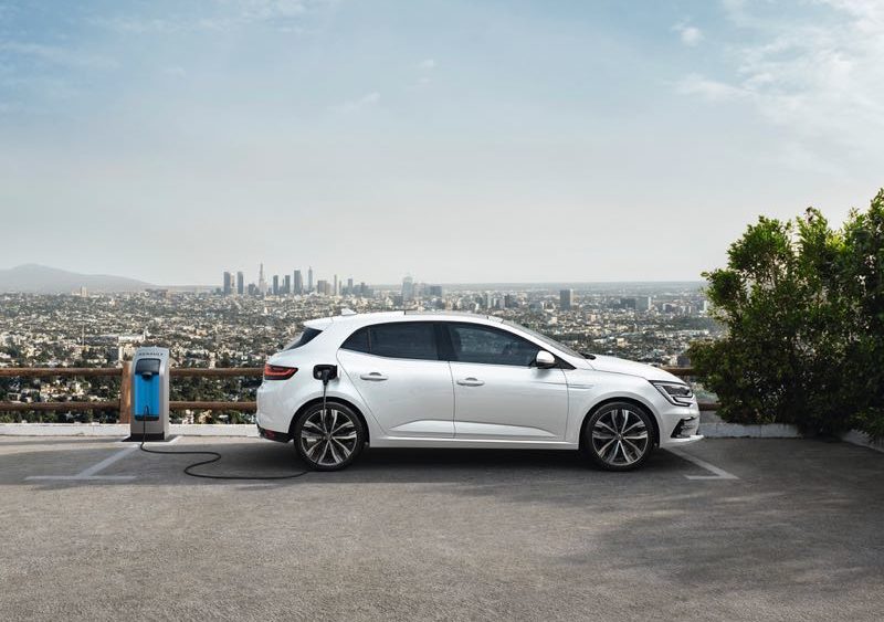 Voiture hybride : quelle différence entre HEV, MHEV, PHEV