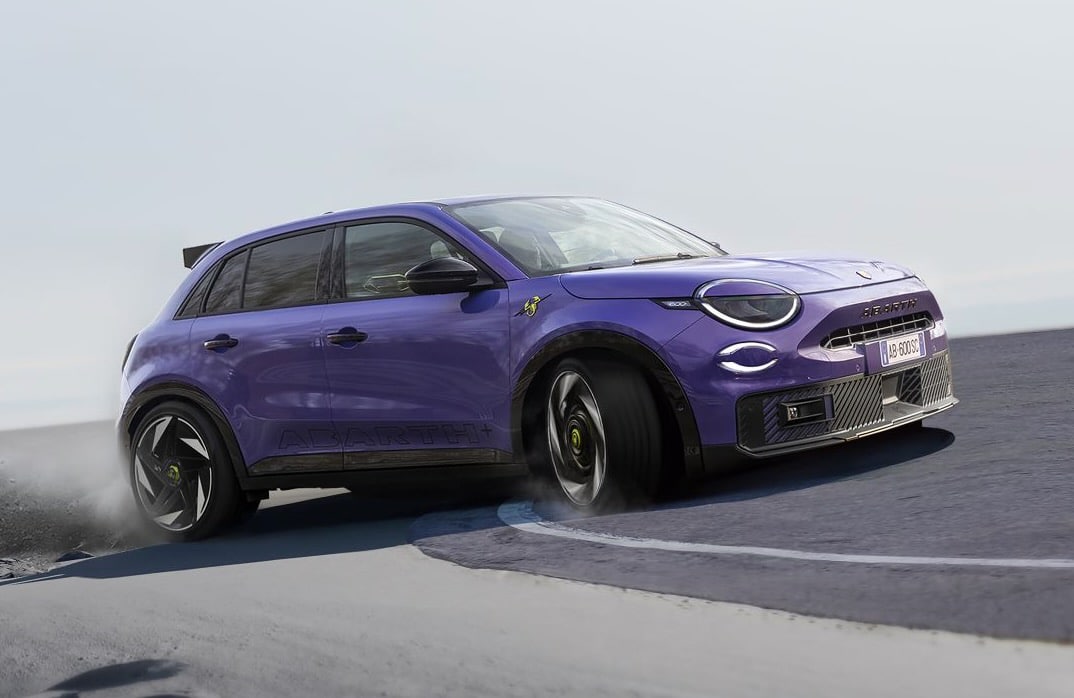 Première image officielle de la nouvelle Abarth 600e, qui fera 240 ch