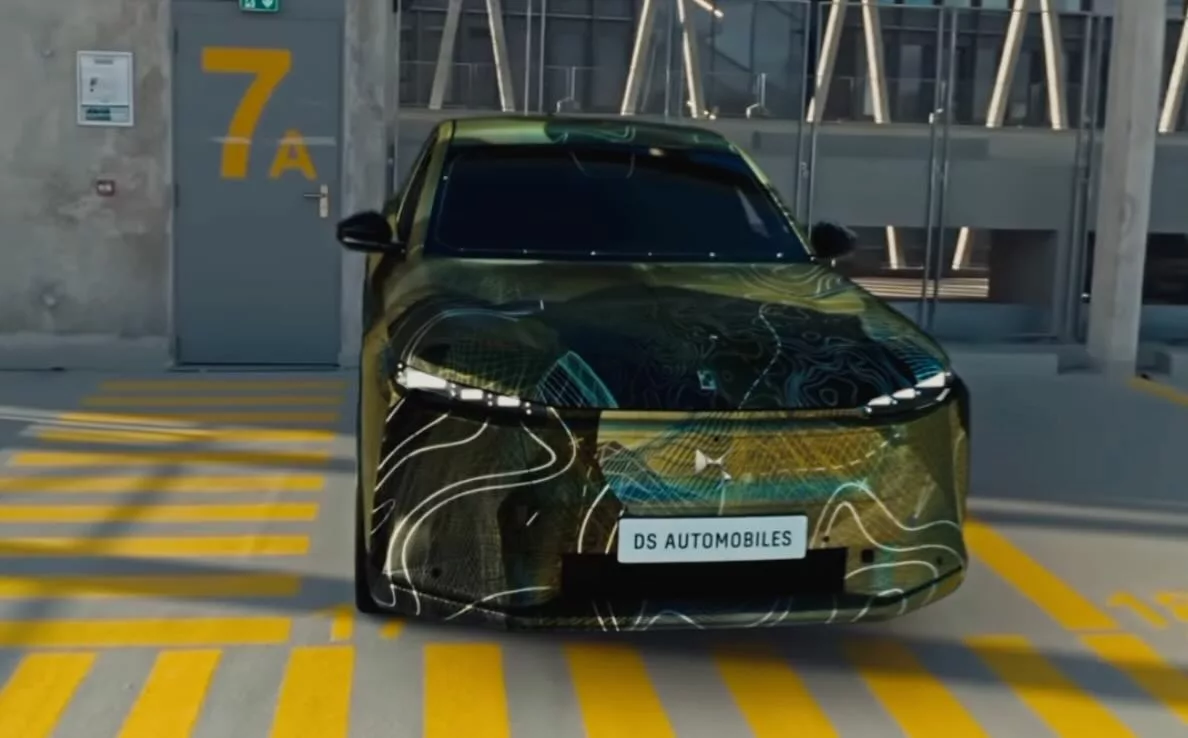 Thierry Métroz dévoile la deuxième génération du DS 7, qui devient DS N°7